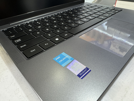 Dere ofisnoy juda tez ishlaydigani 12 gb operativka 512 ssd nvme