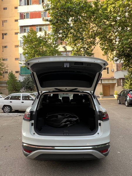 Volkswagen ID 6 CROZZ PRO