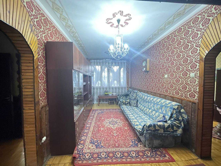 Продаётся 5 комнатная квартира по улице Нукусская.
