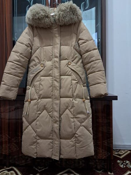 Ayollar kurtkasi sotiladi