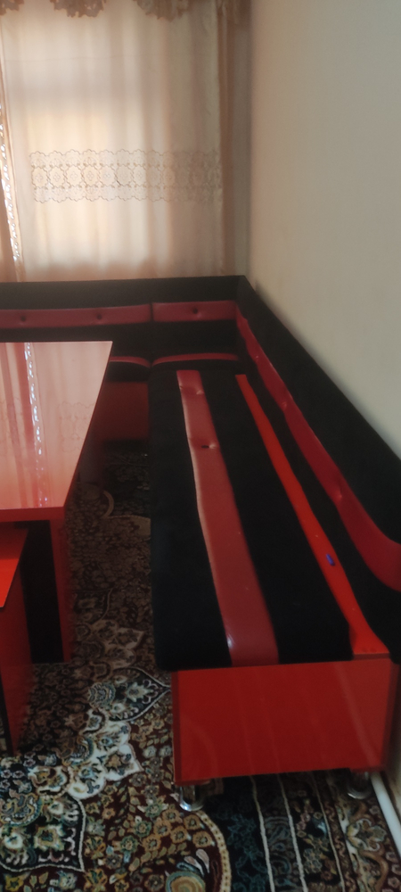 Ugolok tez va arzon sotiladi