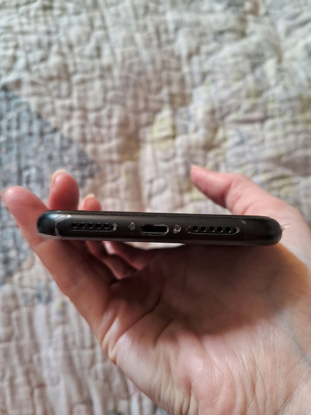 Продается iphone XR в хорошем состоянии