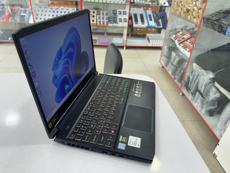 Acer predator metal corpus core i7 rtx 2060 videokarta 16/512 ssd