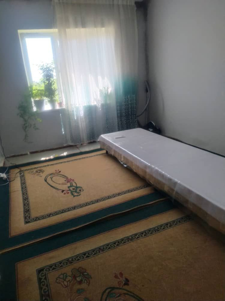 Уй сотилади  4 хонали 4 етажда гиштли дом