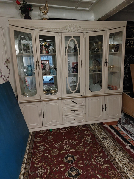 Продается  сервант