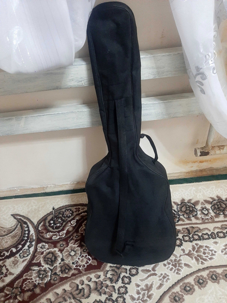 Gitara satiladi. Razmer 38. Chexoli menen