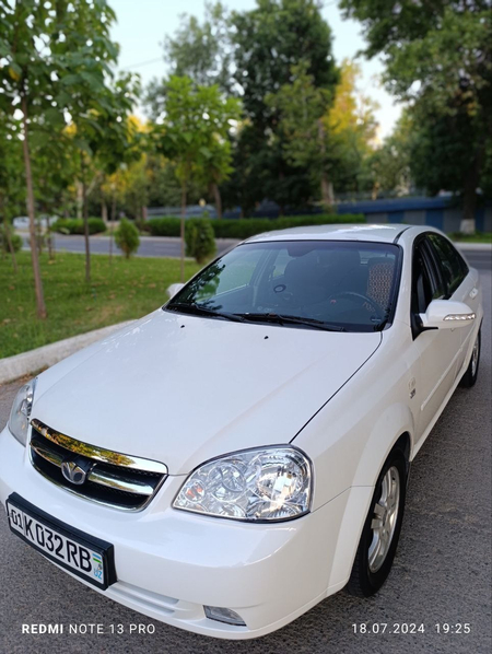 Lacceti 1.8 sotiladi