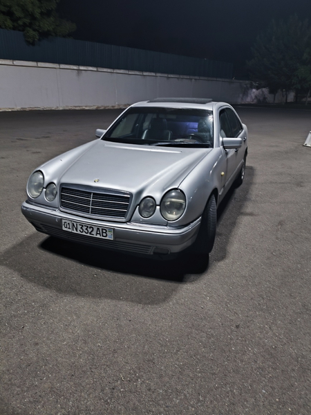 Mercedes Benz 210