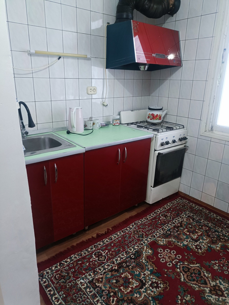 Аренда СЕРГЕЛИ 8. 350у.е . С обстановкой на втором этаже. 2хв3х/9 балк