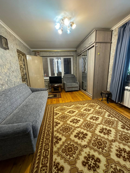 Продаётся квартира 1/4/4 м. Ялангач кирпич балкон 2х6 
Ор-р: Ялангач