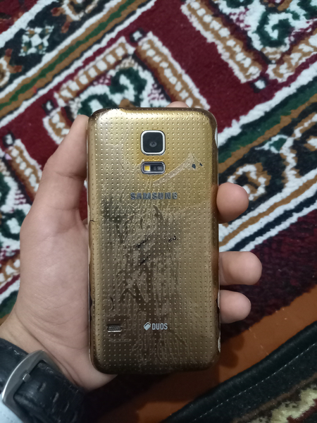 Samsung galaxy S5 mini telefoni sotiladi