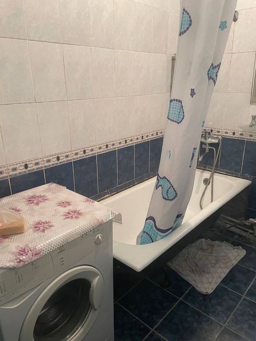 3 xonalik Parkentskiy bozor yonida sharoitlari bilan