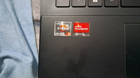 Noutbuk ASUS sotiladi.