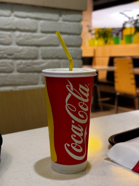 Продается Coca-Cola в объеме 0.5L в полной комплектации