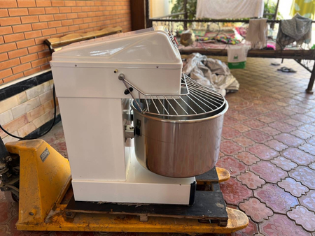 50 kg hamir qorigich mishalka va yuk ko'targich kara sotiladi