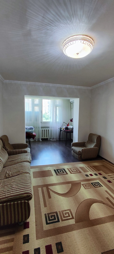 Очень СРОЧНО продам 3х комнатную 77 серию на Бузбазаре.