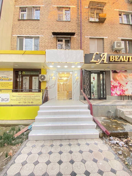Вдоль дороги продается евро не жилой