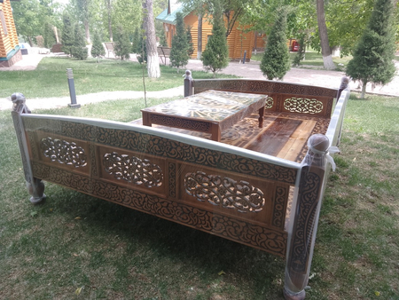 Топчан новый из ореха качество идеальное