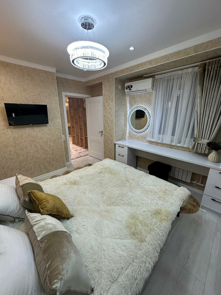 2 комнаты. 70 квадратов. Мебель и техника. Метро Хамза. Чиланзар.
