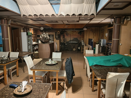 Tayyor biznes sotiladi, sushi rollar qo'yilgan