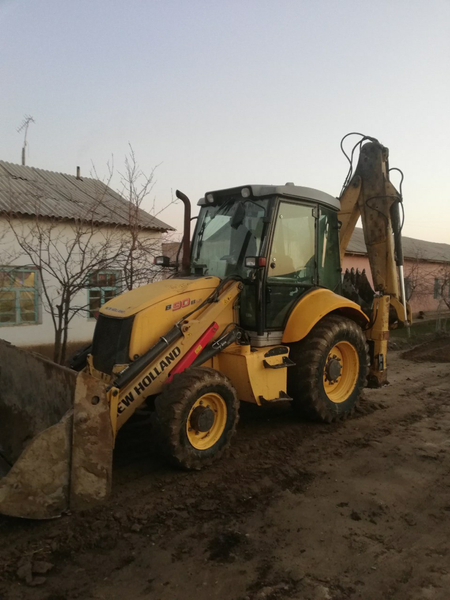 Ekskavator pogruzchik New Holland sotiladi