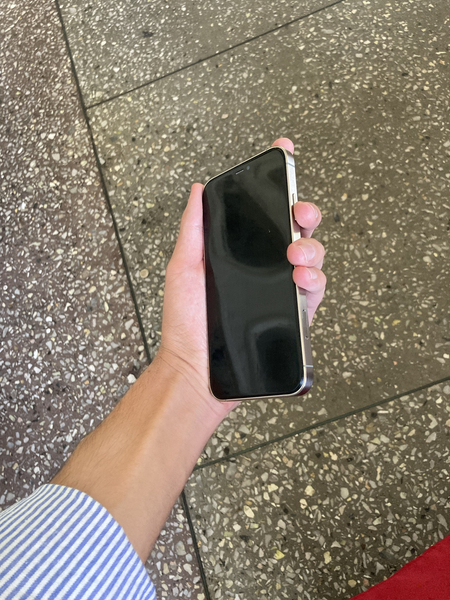 Iphone 11 sotiladi