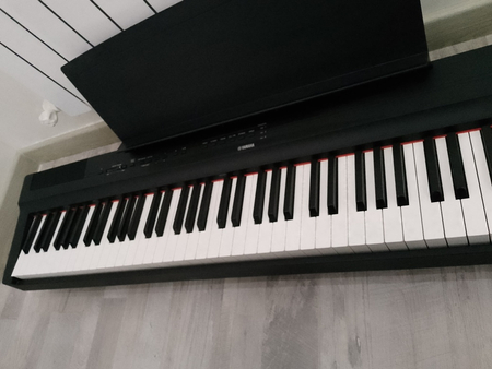 Yamaha p125 a raqamli pianino
