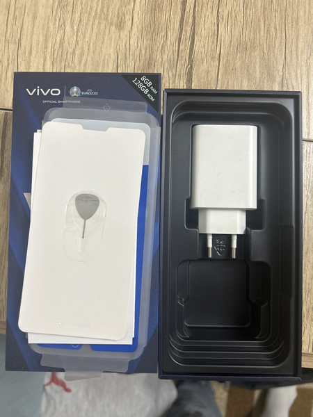 Телефон Vivo v21e
