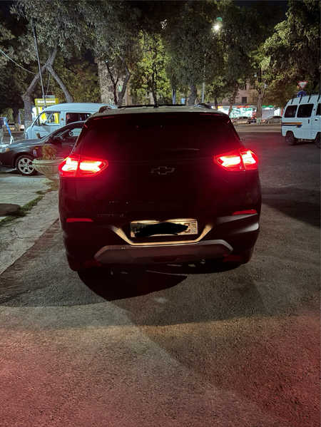 Chevrolet Tracker2 red line