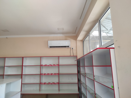 Продаются мебель и техника для магазина.