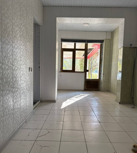 Shahar markazida, yaxshi joyda,ofis yer tulasi bilan sotiladi, 120kvm,