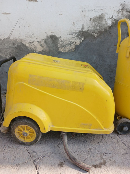 Karcher avto moyka sotiladi