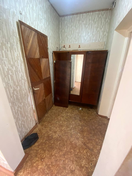 Ю 14. 2 этаж. 2х ком. 65м2  вдоль метро