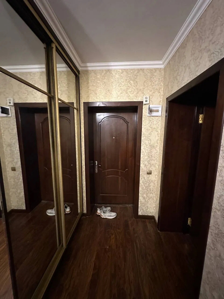 Сдается 3 х комнатная Метро Ойбек 110 школа