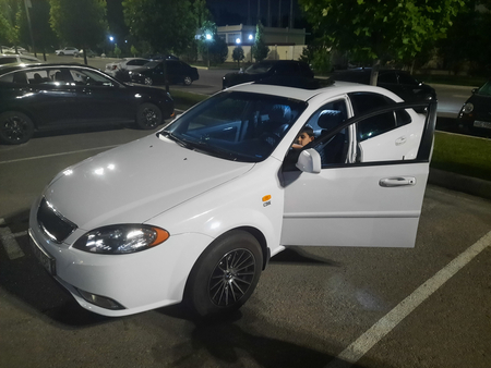 Lasetti 1.8 jentra qilingan full pozisiya toza