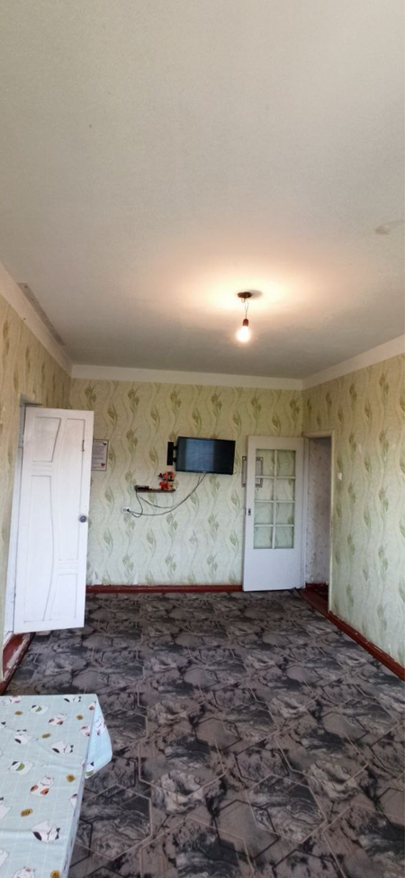 Qoraqamich tansiqboev 1/5/5 balkon 2/6 srochno sotiladi