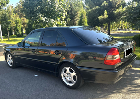 Mercedes bens W202 C180 sotilasi