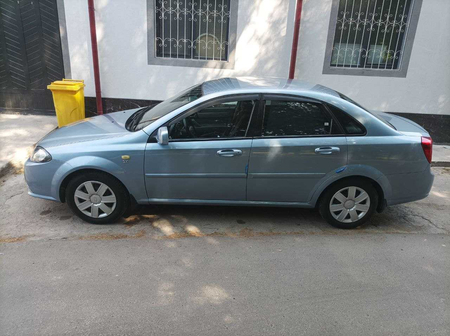 Продаётся автомобиль Lacetti Gentra