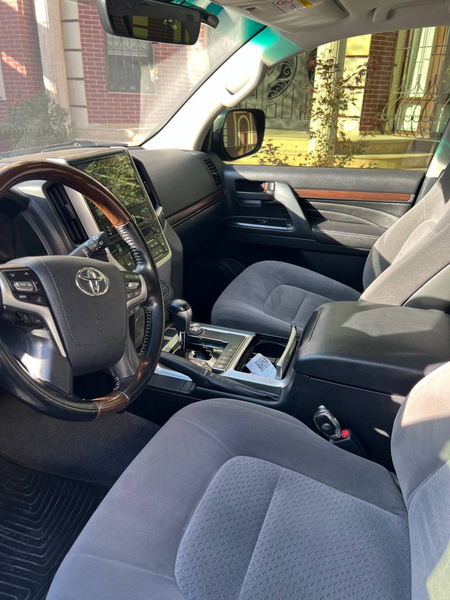 Продается Land Cruiser 200