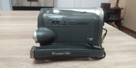 Продам видеокамеру Panasonic NV-GS21EB