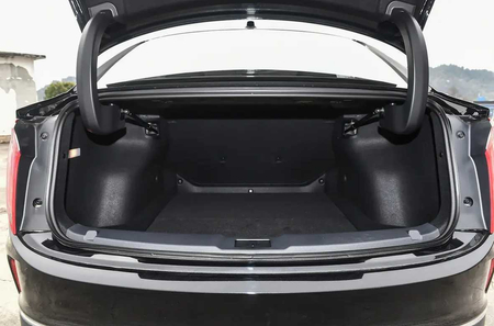 HongQi E-QM5 500 km ligi - 17000$