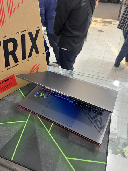 Мощны Ноутбук Asus Rog Strix I9-13980H SSD 1TB ОЗУ 16GB RTX 4060 6GB