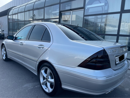 Mercedes Benz E200 Kompressor