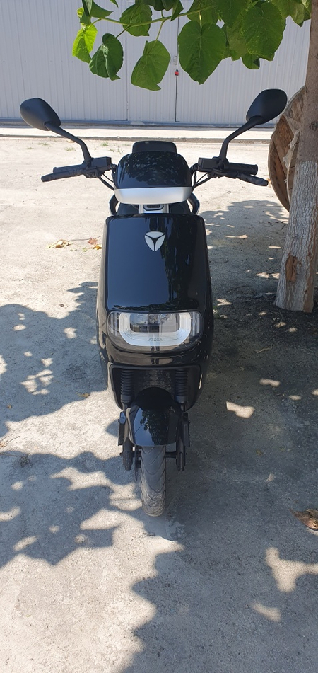 Yadea E8S, tiniq holatda