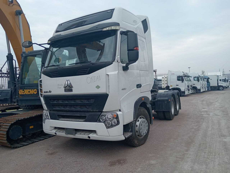 Тягач Howo A7 6x4 CNG