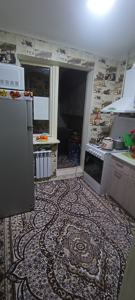 Продам в 3тим 2х ком на 2етаже остановка Ахил