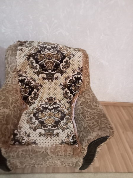 2 ta kreslo va divan sotiladi .xolati zor hamma joyi yaxwi