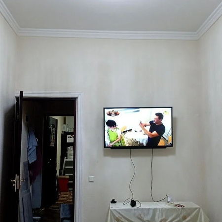 1 xonali 3 qavatli domning 3 qavatida joylashgan kvartira sotiladi. Ma