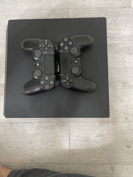 Play stations 4 pro 1 tb