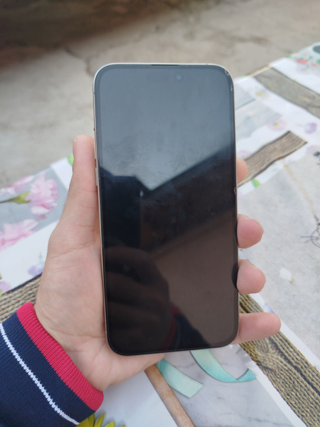 iPhone 15 pro max 256 tali